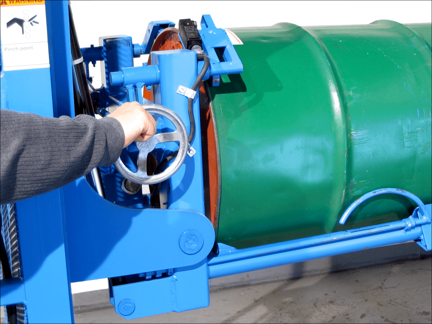 Morse 620M-114 morstak drum racker, 102", spark resistant parts, air ...